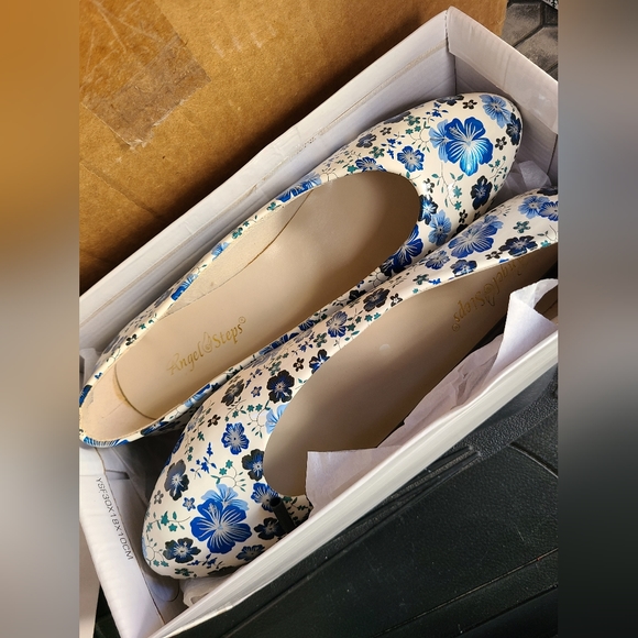 Angel Steps | Shoes | Floral Angel Steps Flats | Poshmark